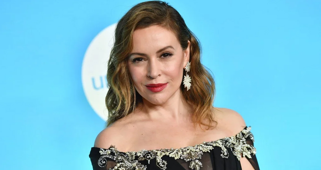 Alyssa Milano Tests Positive for Coronavirus Antibodies After 3 ... Alyssa Milano Tests Positive for Coronavirus Antibodies After 3 ...